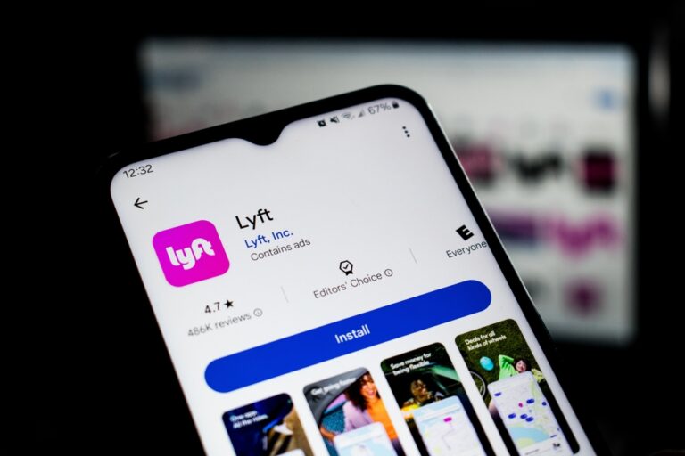 Lawsuit Alleges Intoxicated Lyft Driver Sexually Assaulted Woman During ...